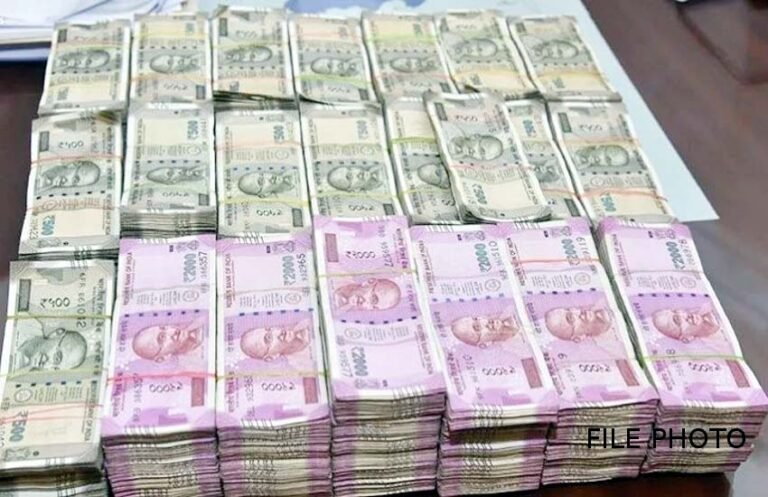 आयकर विभाग को तीन शहरों में सर्च ऑपरेशन से मिला 1300 करोड़ रुपए