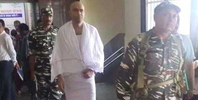 CG BREAKING : कोरोबारी अरविंद सिंह की ED कोर्ट में पेशी, लूँगी, गमछा सिर पर नहीं एक भी बाल ...