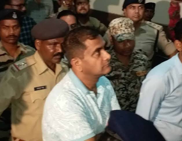 CG BREAKING : आबकारी विभाग के पूर्व विशेष सचिव अरुण त्रिपाठी को ACB ने किया गिरफ्तार ...